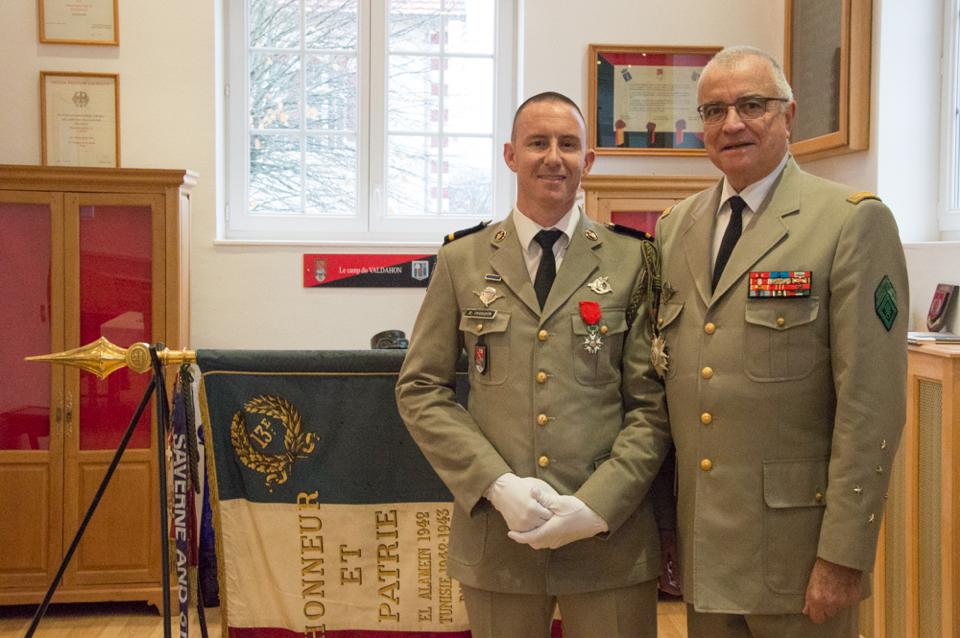 Remise de légion d’honneur à David, porte-fanion de Terre Fraternité ...